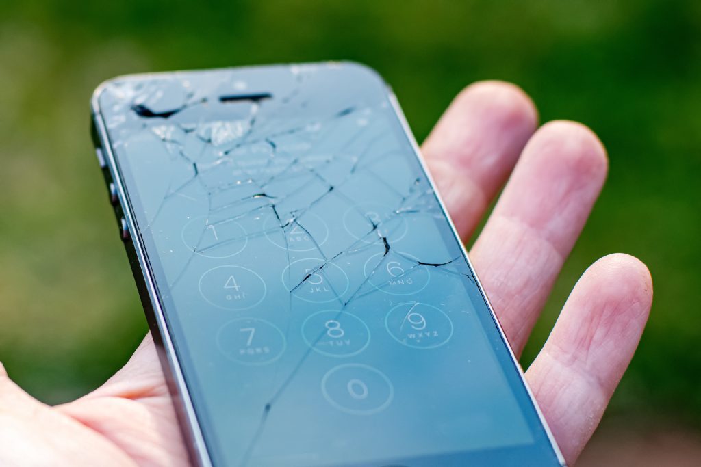 Kelowna, Penticton, Vernon Fixing a Cracked Cellphone Screen in Kelowna ...